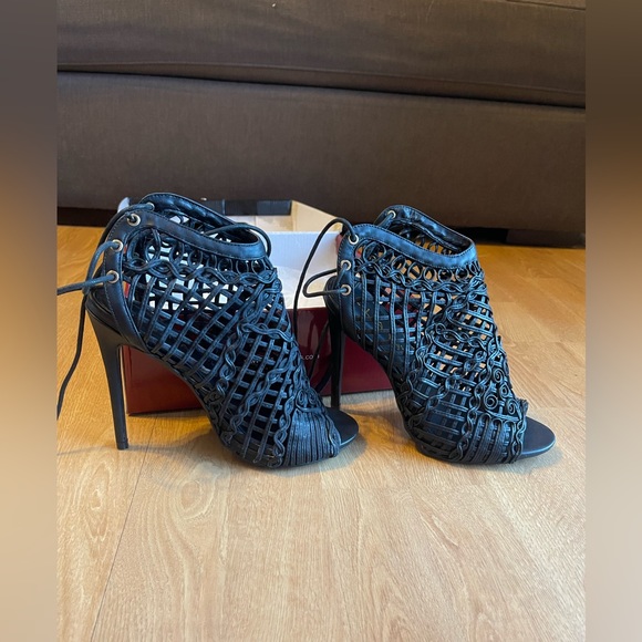 AKIRA | Shoes | Black High Heel | Poshmark
